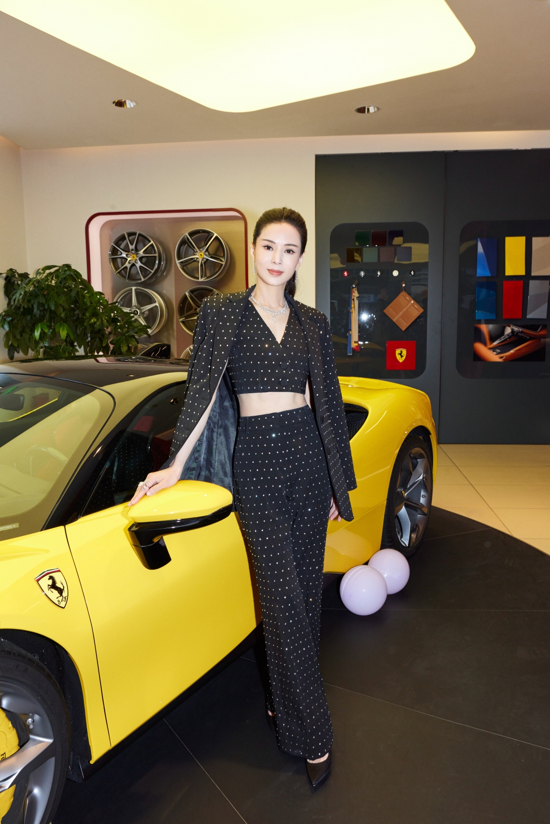 “神仙姐姐”李若彤闪现法拉利厦门 时尚之城再添华彩！ - 中国日报网
